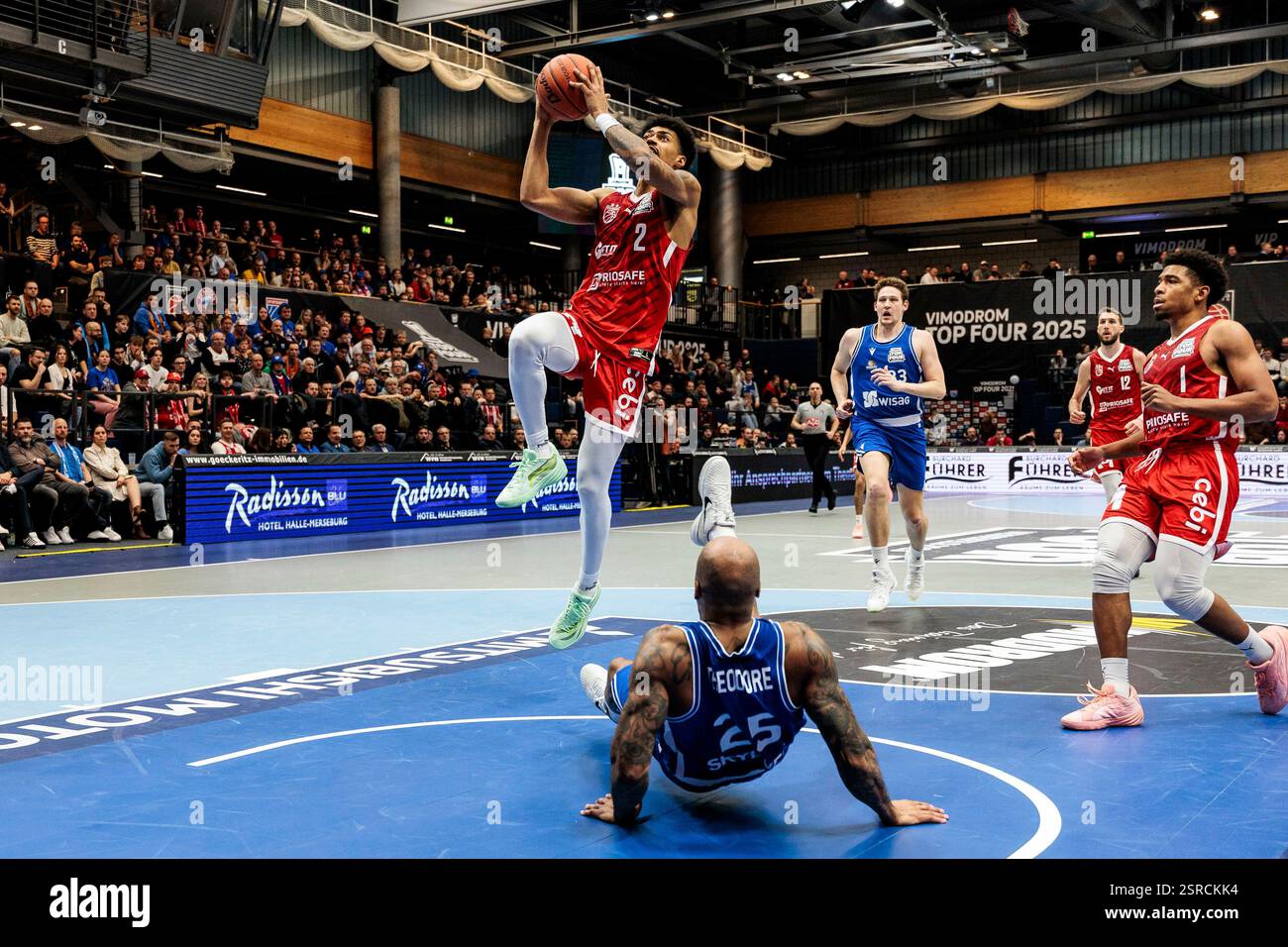 Weissenfels, Deutschland. 15th Feb, 2025. Ibrahim Watson-Boye (Bamberg Baskets, 2) im Wurf ...