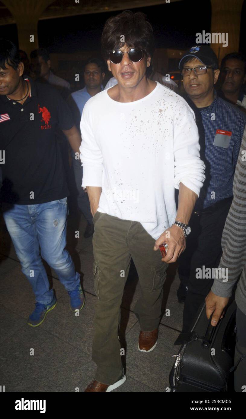 Bollywood actor Shahrukh Khan spotted at the Chhatrapati Shivaji International Airport (CST) in ...