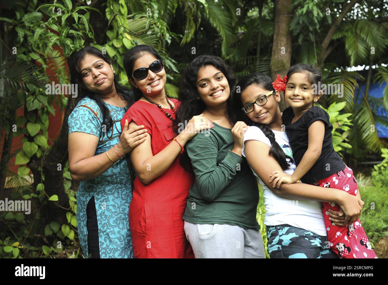 Five girls hi-res stock photography and images - Alamy