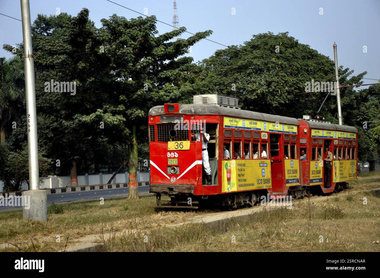 Kolkata calcutta transport system hi-res stock photography and images ...