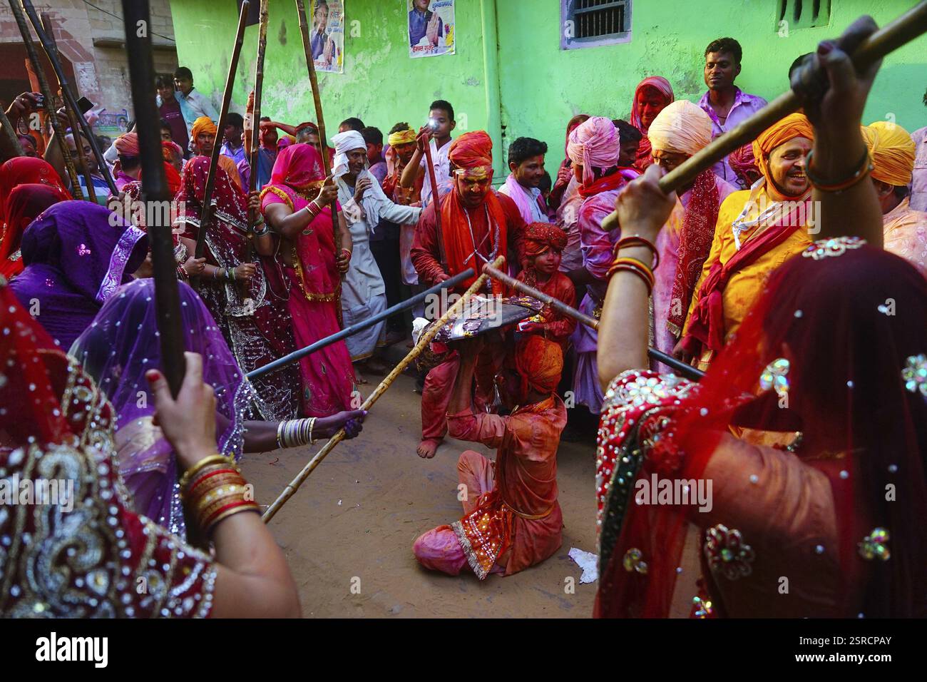 Women beating men with sticks, Lathmar Holi festival, Mathura, Uttar ...
