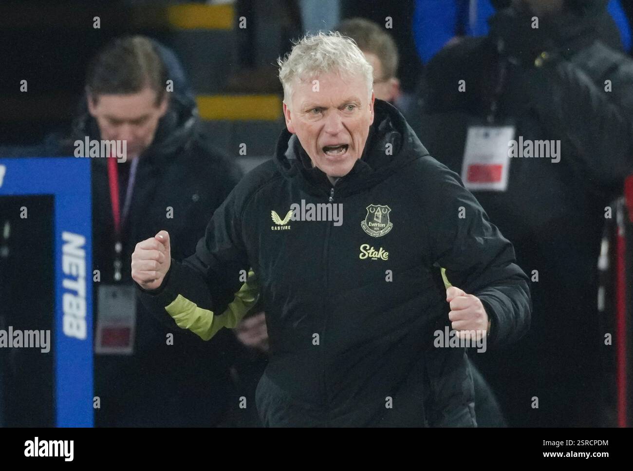 Everton's manager David Moyes celebrates 2-1 victory at final whistle ...