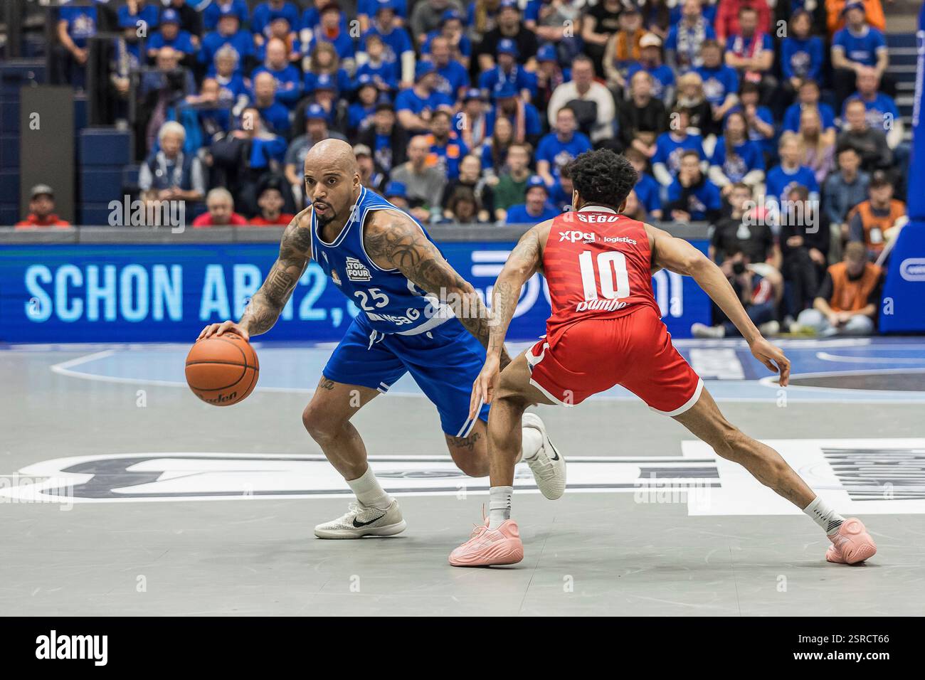 Weissenfels, Deutschland. 15th Feb, 2025. Jordan Theodore (Frankfurt ...