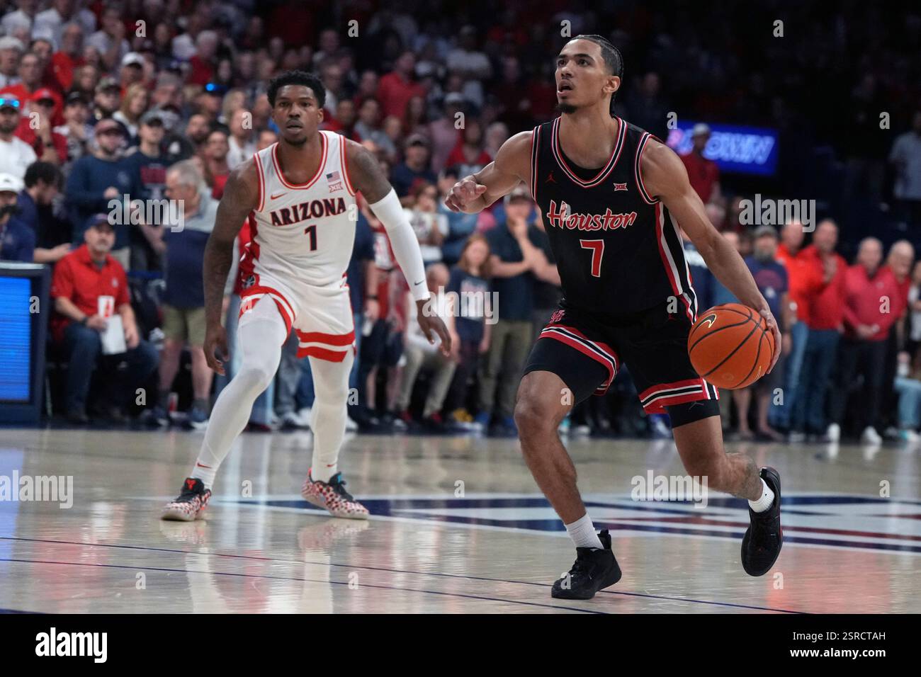Houston guard Milos Uzan (7) drives past Arizona guard Caleb Love ...