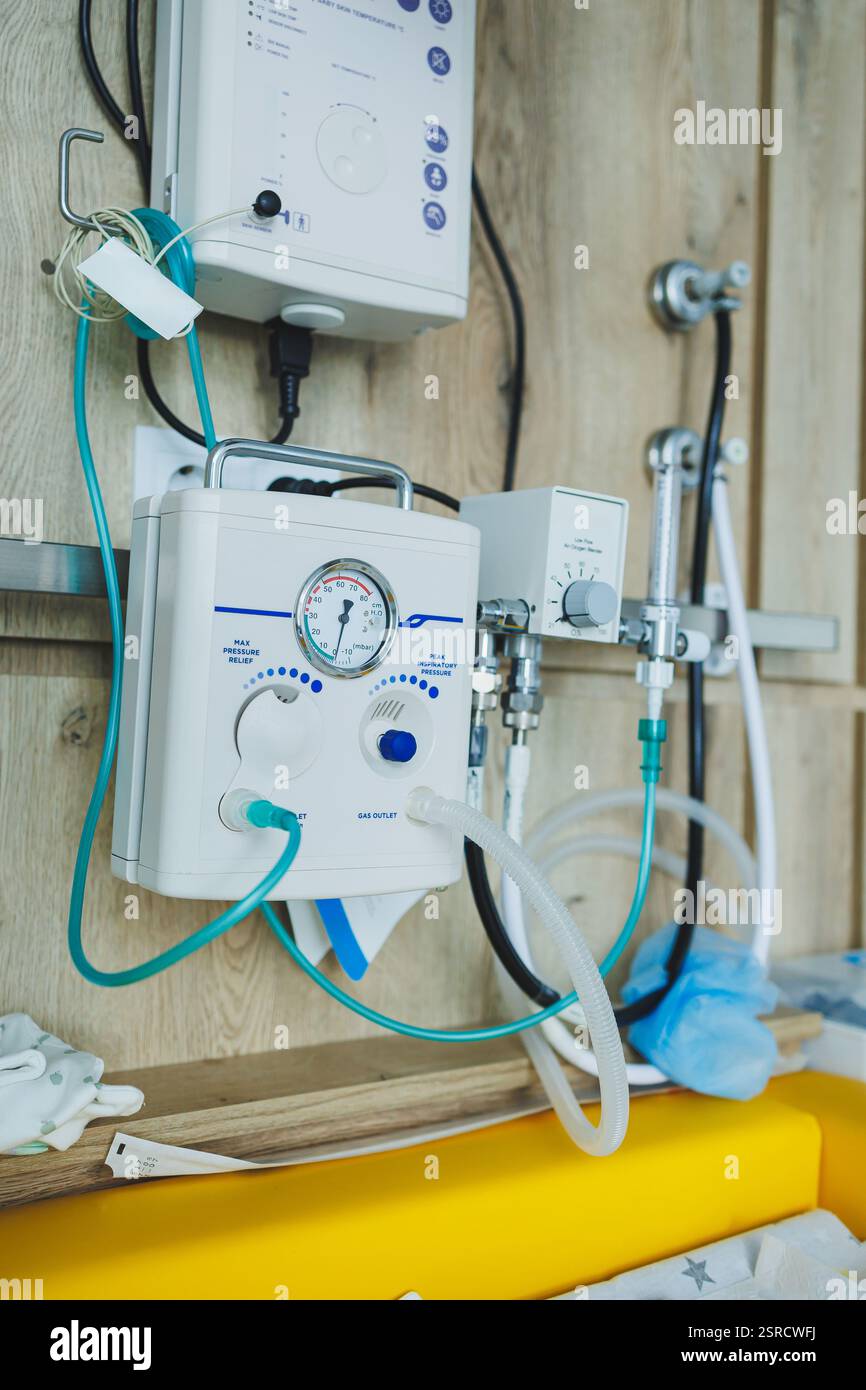 This is a detailed explanation of a medical oxygen supply system that ...