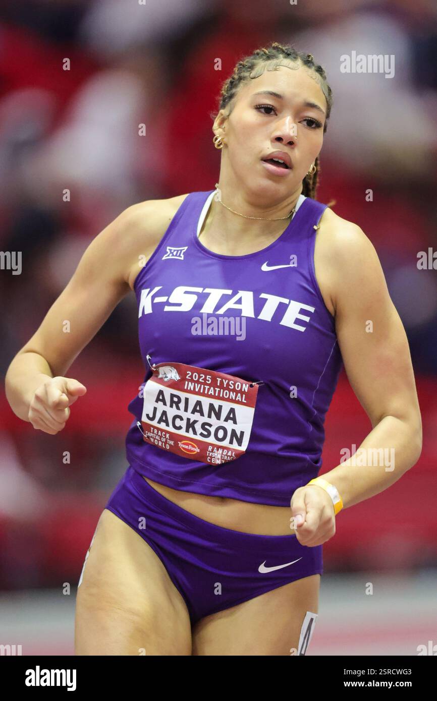 Fayetteville, USA. 14th Feb, 2025. February 14, 2025: K-State runner ...