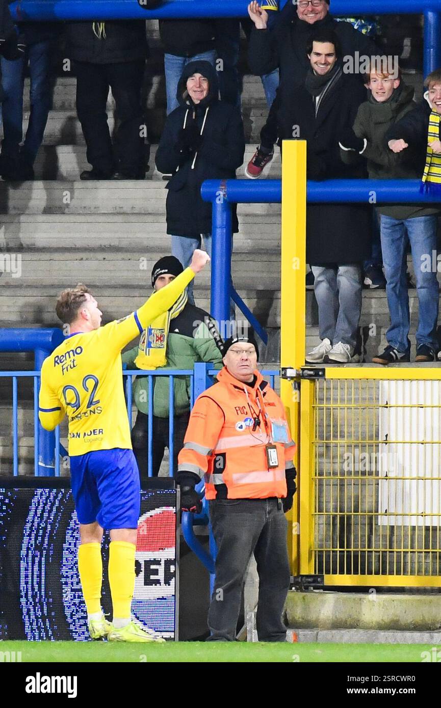Beveren Waas, Belgium. 15th Feb, 2025. Beveren's Lennart Mertens ...