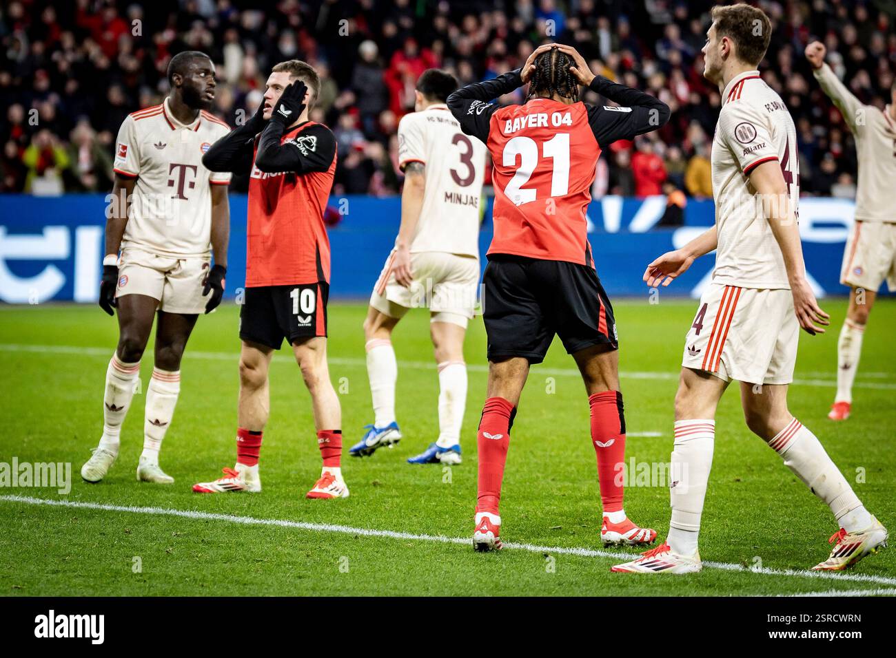 Leverkusen, Deutschland. 15th Feb, 2025. Florian Wirtz (Bayer 04 Leverkusen, 10) und Amine Adli ...