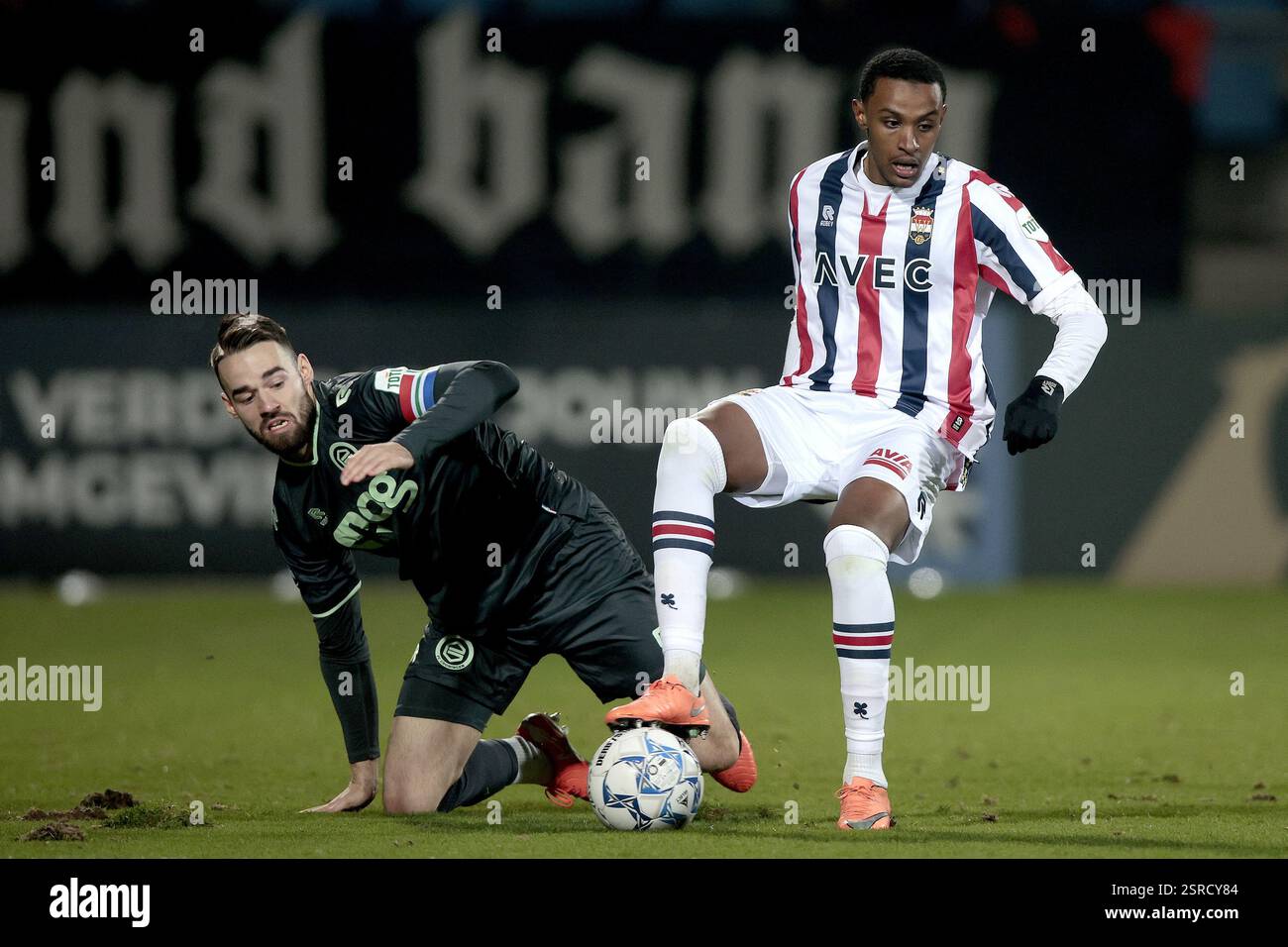 TILBURG - (l-r) Marco Rente of FC Groningen, Amar Fatah of Willem II ...