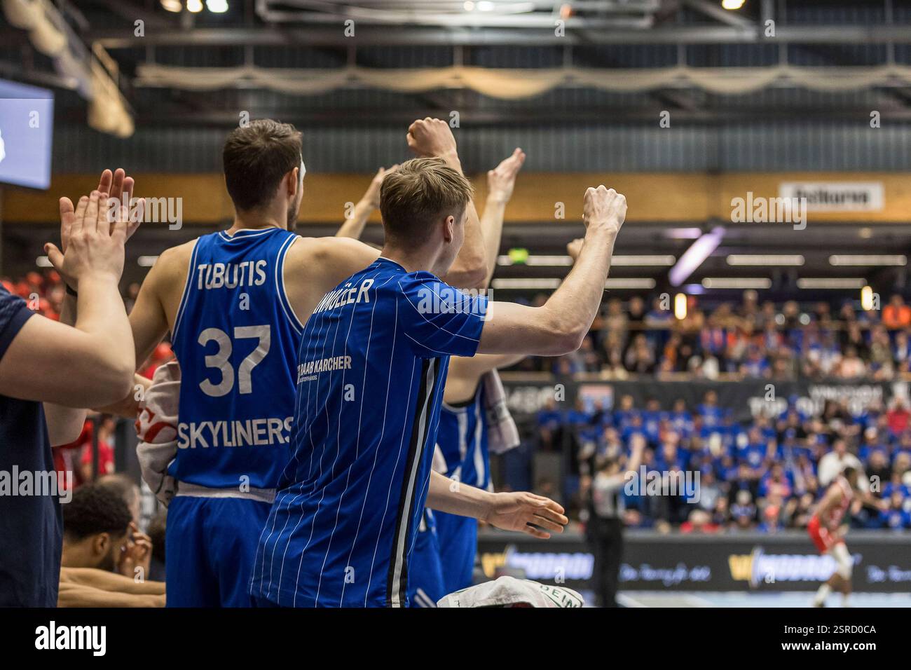 Weissenfels, Deutschland. 15th Feb, 2025. Das Team der Frankfurt ...