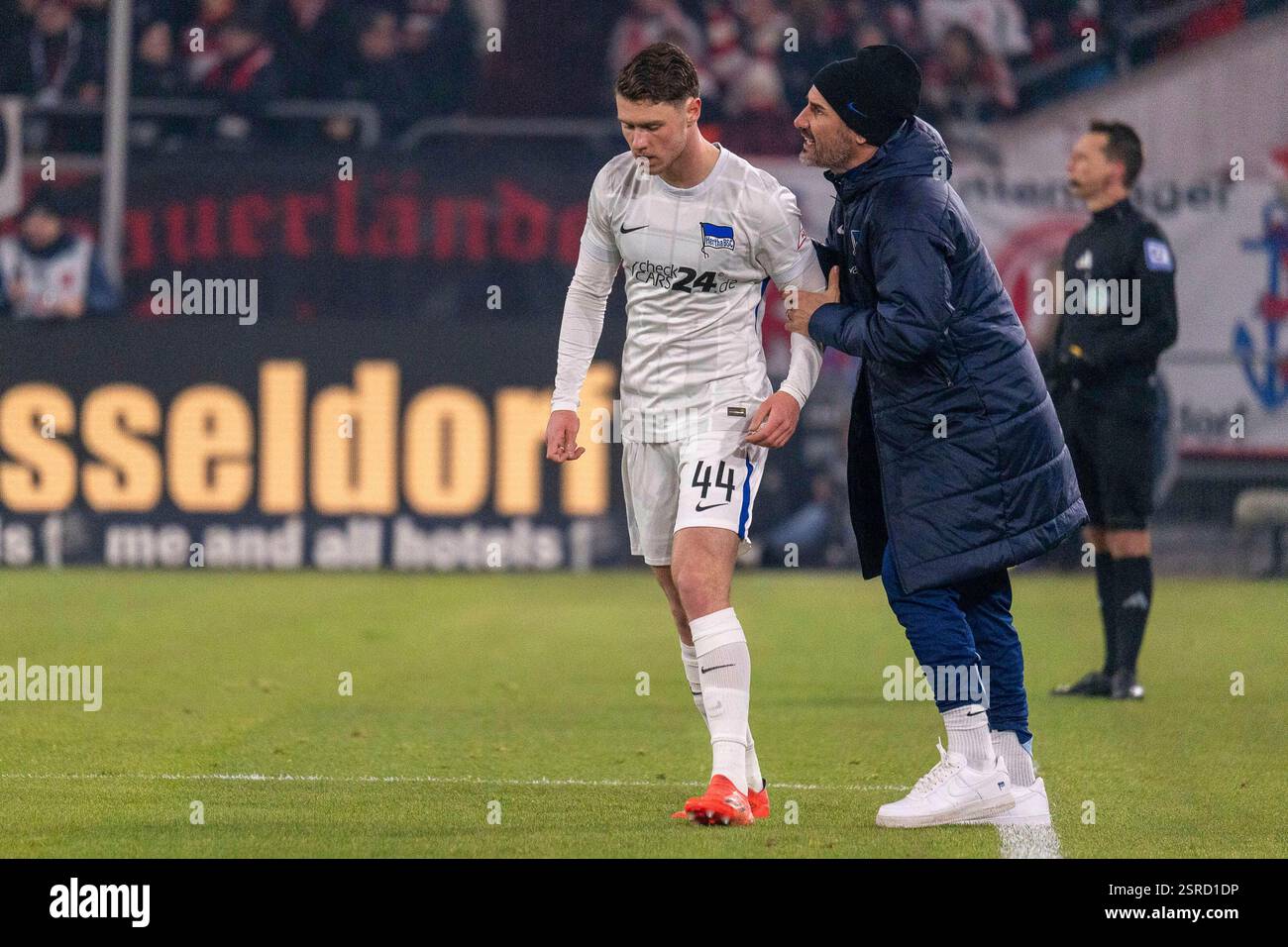 Duesseldorf, Deutschland. 15th Feb, 2025. Cristian Fiel (Hertha BSC ...