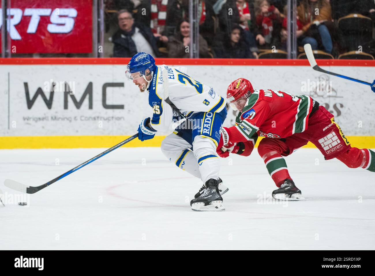 250215 Leksands Lucas Elvenes och Mattias Norlinder under ishockeymatchen i SHL mellan Modo och ...
