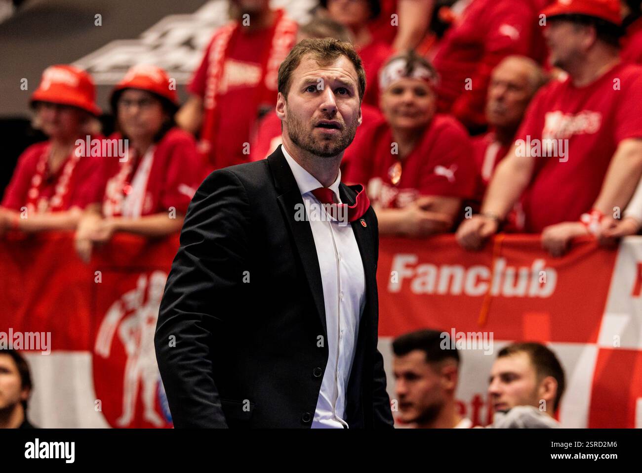 Weissenfels, Deutschland. 15th Feb, 2025. Anton Gavel (Trainer Bamberg Baskets) VIMODROM TOP ...