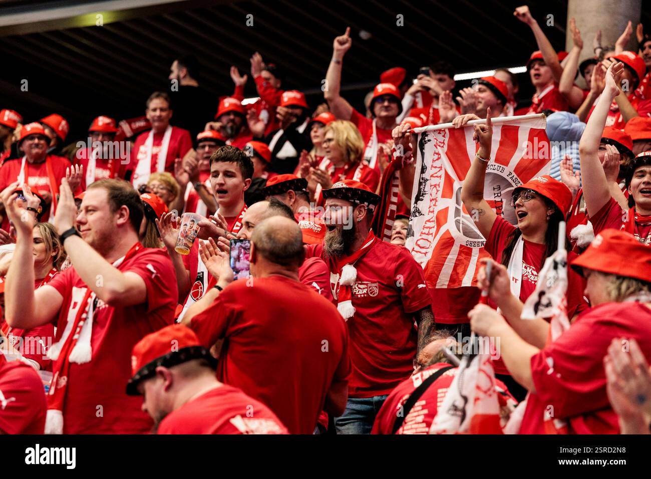 Weissenfels, Deutschland. 15th Feb, 2025. Die Bamberger Fans feiern ihr ...