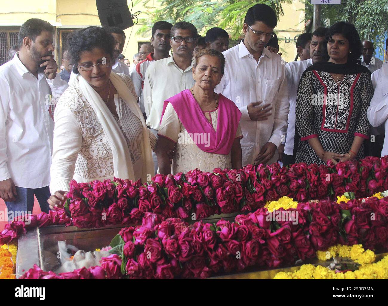Veteran trade union leader Sharad Rao's daughter Shilpa Dabholkar wife ...