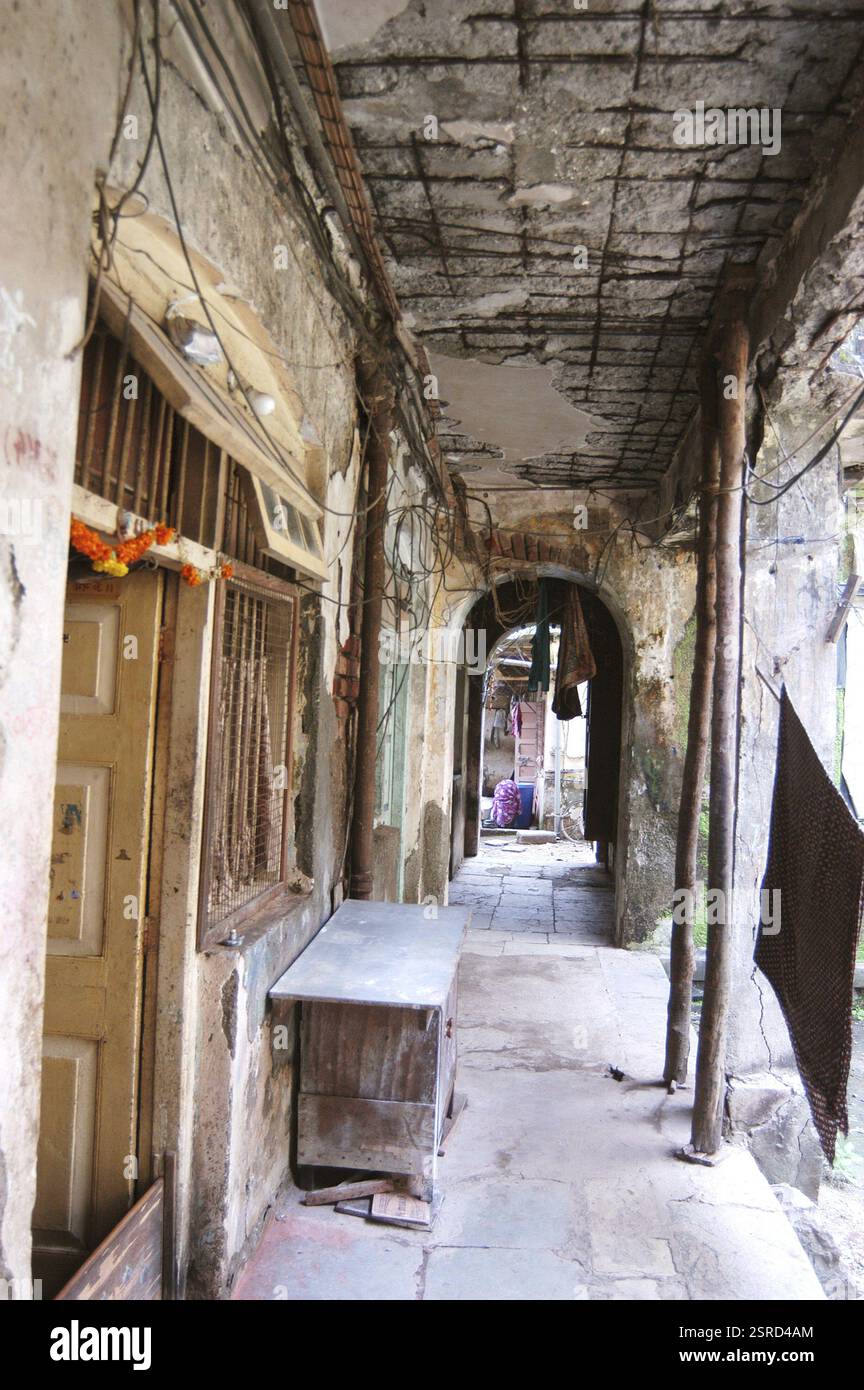 Chawl mumbai hi-res stock photography and images - Alamy