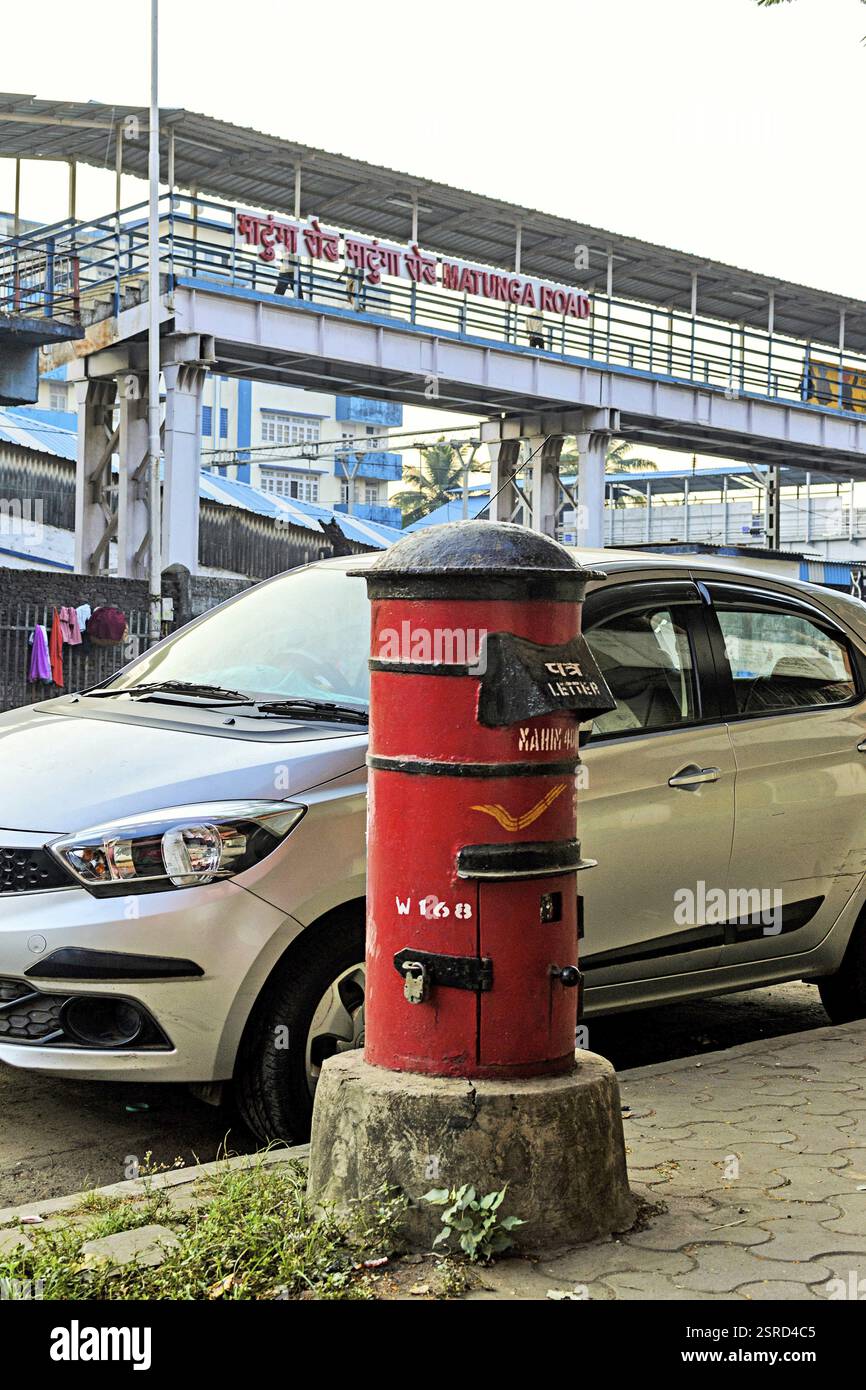 Matunga Road Railway Station foot overbridge, Mumbai, Maharashtra ...