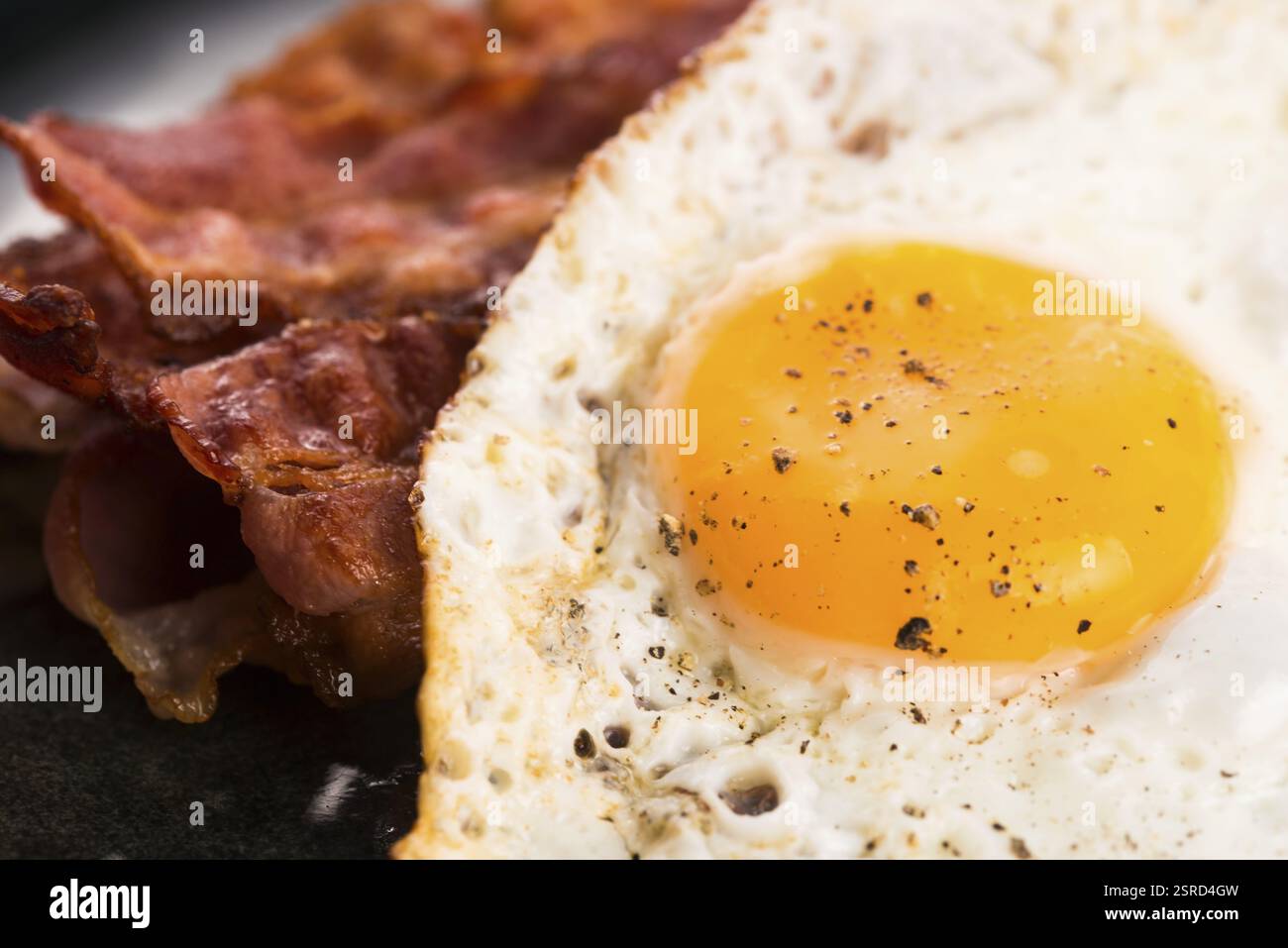 Fried Egg And Bacon Rashers Stock Photo - Alamy