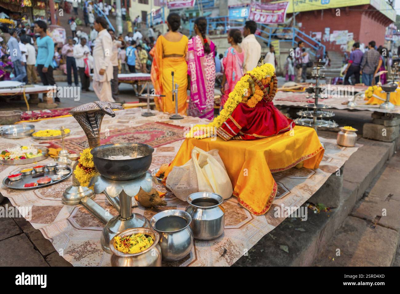 God statue, dashashwamedh ghat, varanasi, uttar pradesh, india, asia ...