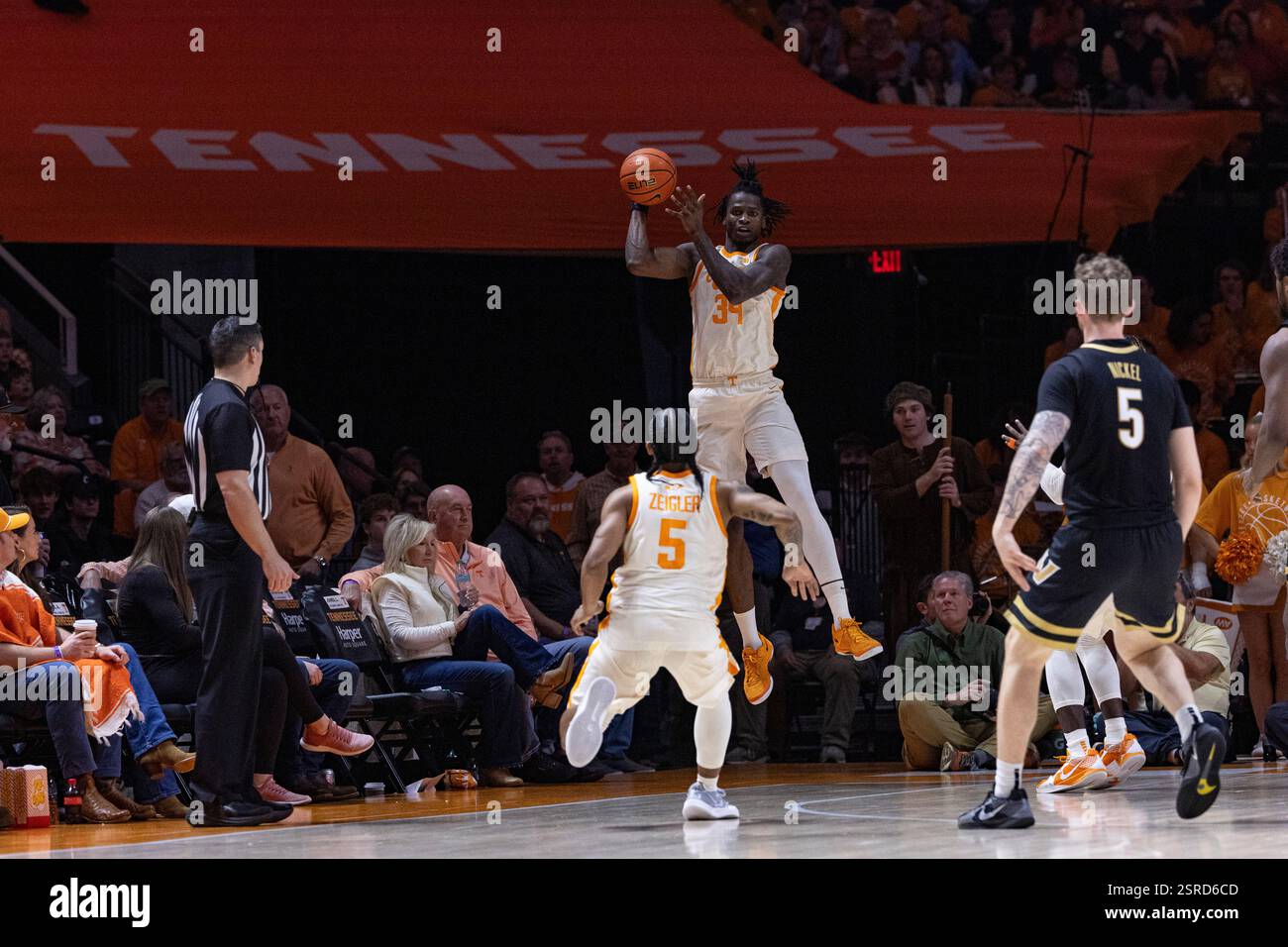 Tennessee forward Felix Okpara (34) saves the ball to guard Zakai ...