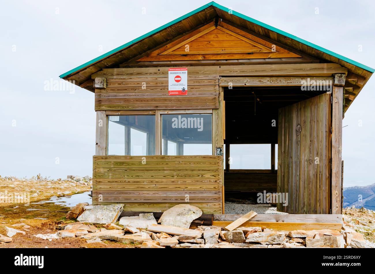 Europe mountain rangers hi-res stock photography and images - Alamy