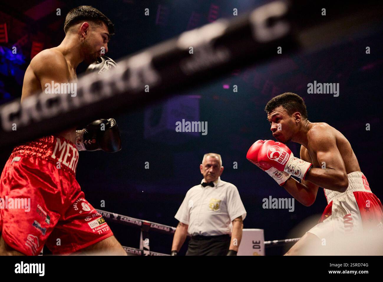 Neu Ulm, Deutschland. 15th Feb, 2025. Mert Caliskan vs. Jampier Oses GER, Felix Sturm vs ...