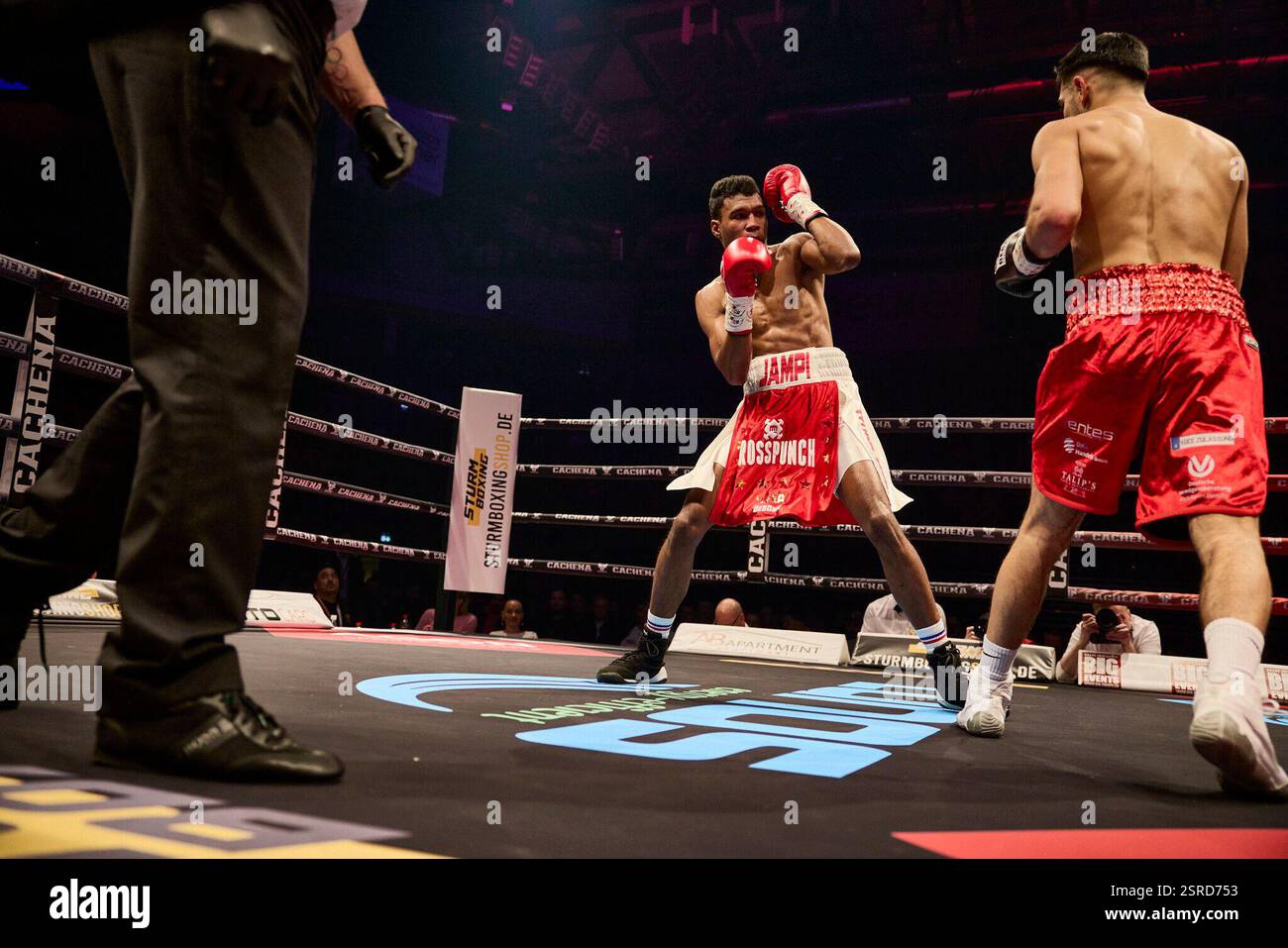 Neu Ulm, Deutschland. 15th Feb, 2025. Mert Caliskan vs. Jampier Oses GER, Felix Sturm vs ...