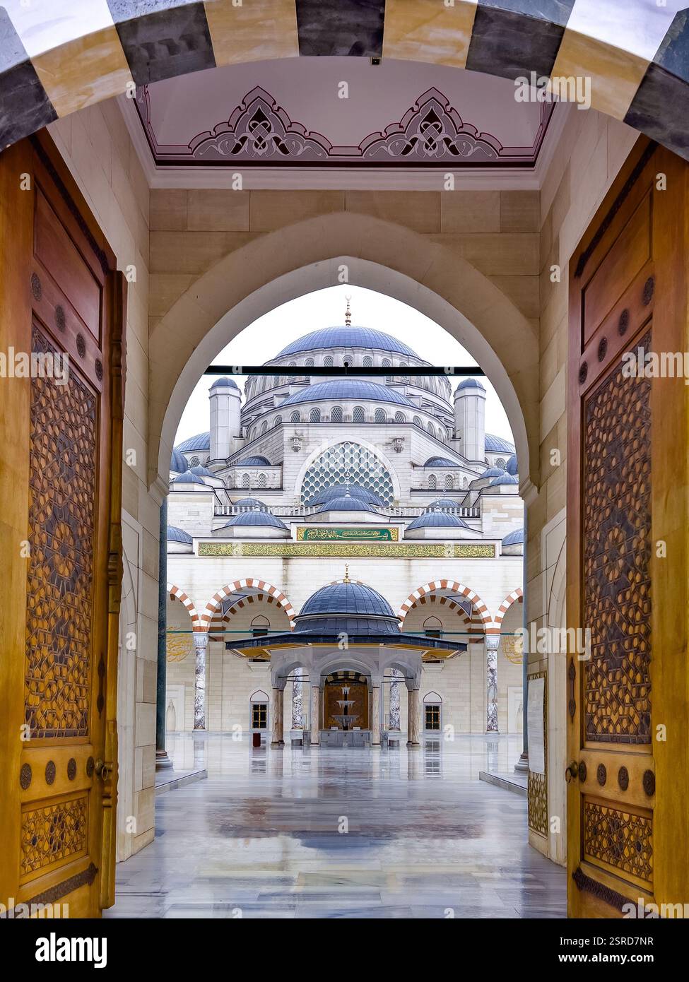Camlica mosque in istanbul largest hi-res stock photography and images ...