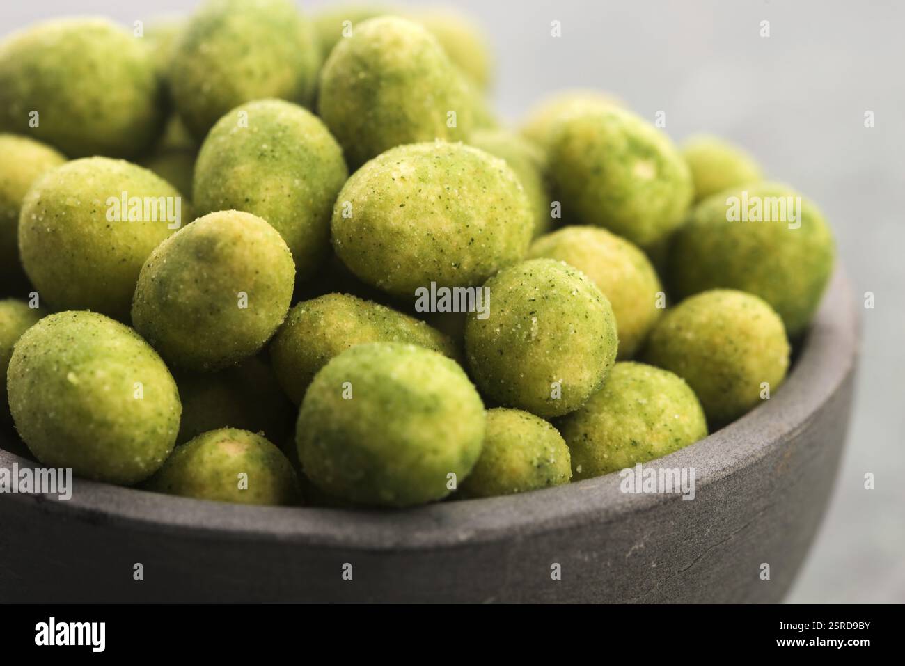 Pile of wasabi coated peanuts in bowl Stock Photo - Alamy