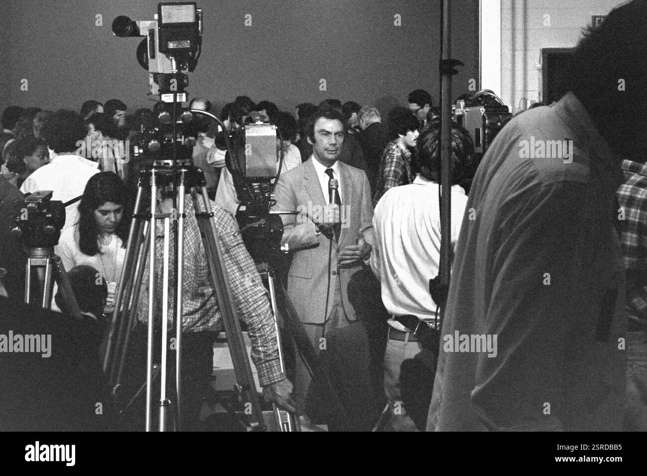 ABC White House correspondent Sam Donaldson broadcasts live following a ...