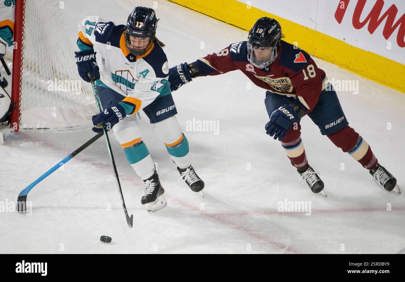 Montreal Victoire's Mikyla Grant-Mentis (18) battles with New York ...