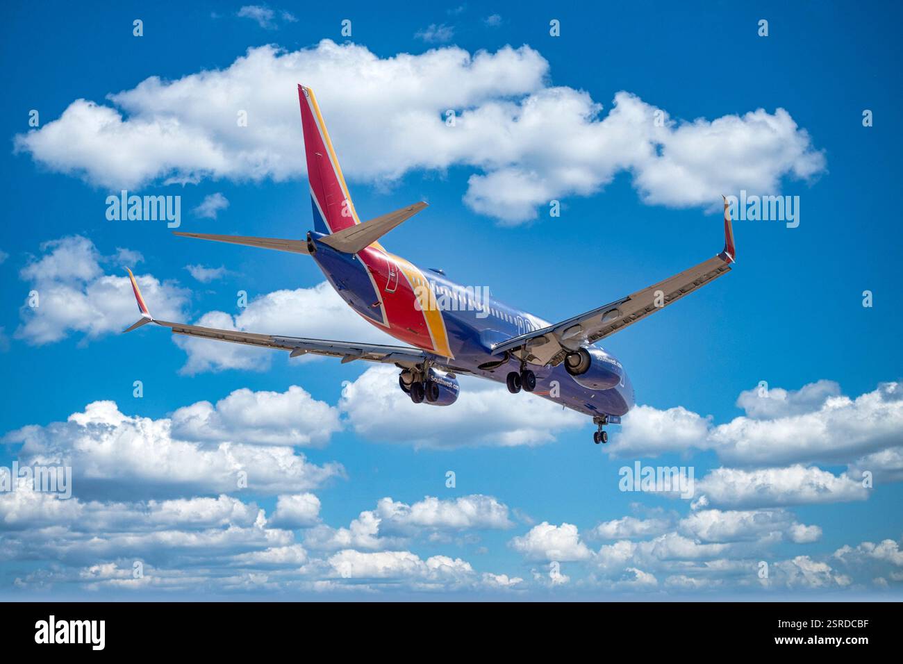 Southwest Airlines Boeing 737 on final approach to Tucson International ...
