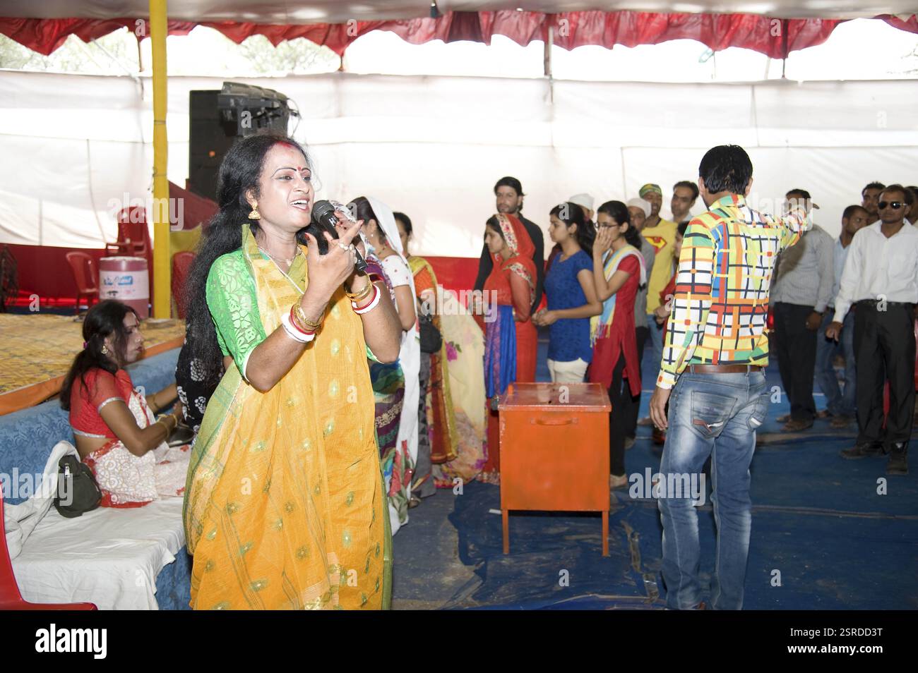Transgender singing, kinnar akhara, kumbh mela, madhya pradesh, india ...