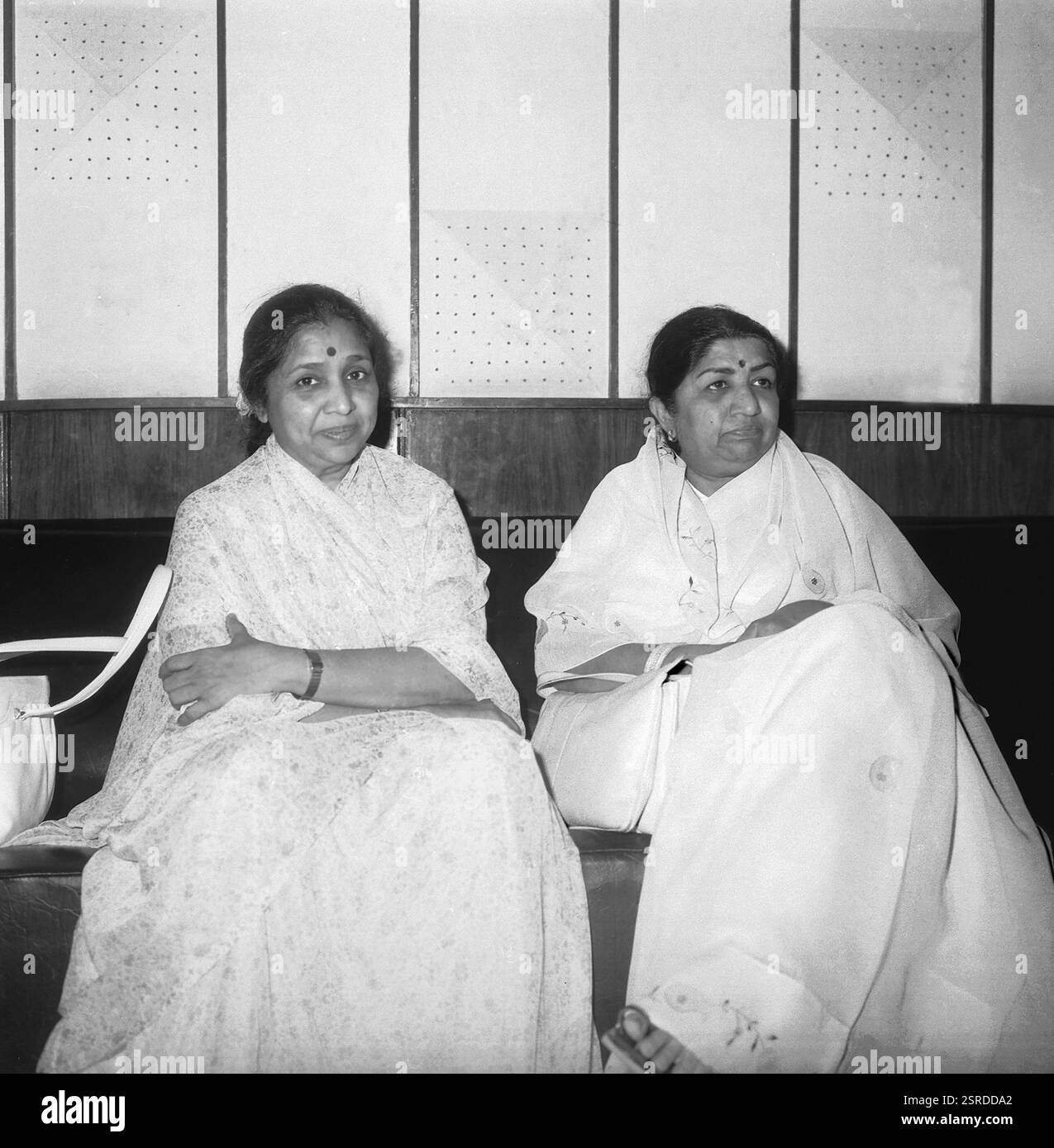 Indian Bollywood playback singers Asha Bhosle and Lata Mangeshkar ...