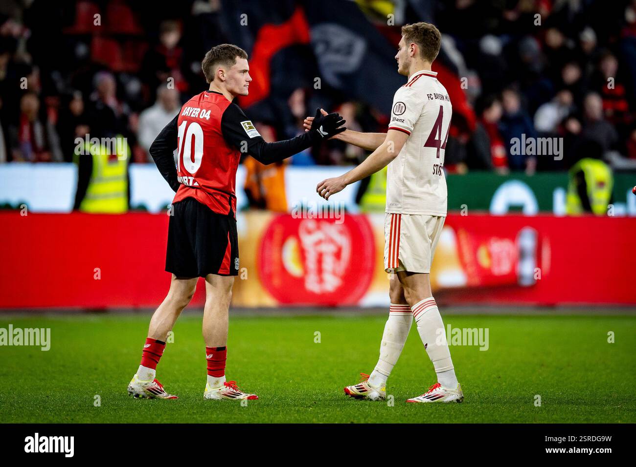 Leverkusen, Deutschland. 15th Feb, 2025. Florian Wirtz (Bayer 04 Leverkusen, 10) und Josip ...