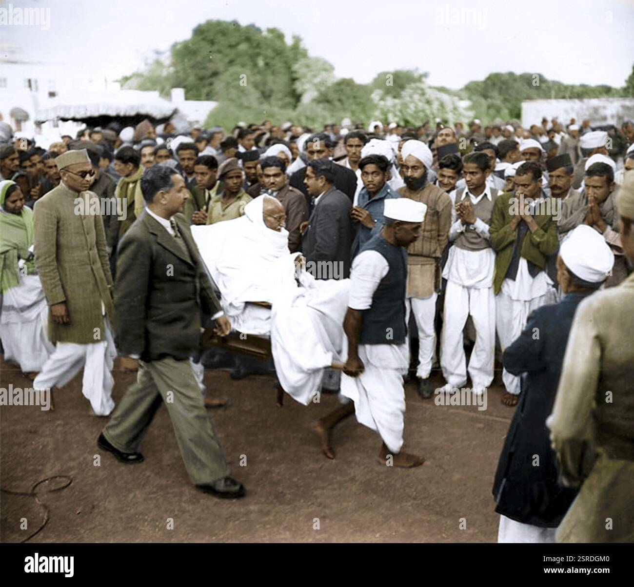 Mahatma gandhi sitting in chair hi-res stock photography and images - Alamy