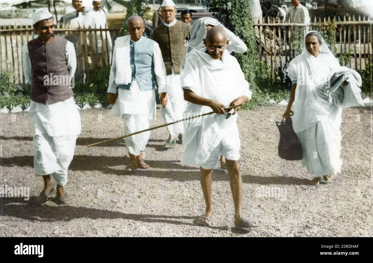 Mahatma Gandhi arriving Sevagram to attend Working Committee meeting ...