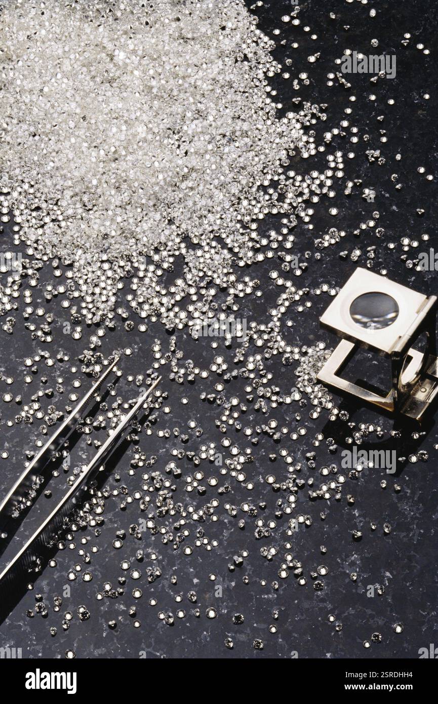 Gleaming diamonds hi-res stock photography and images - Alamy