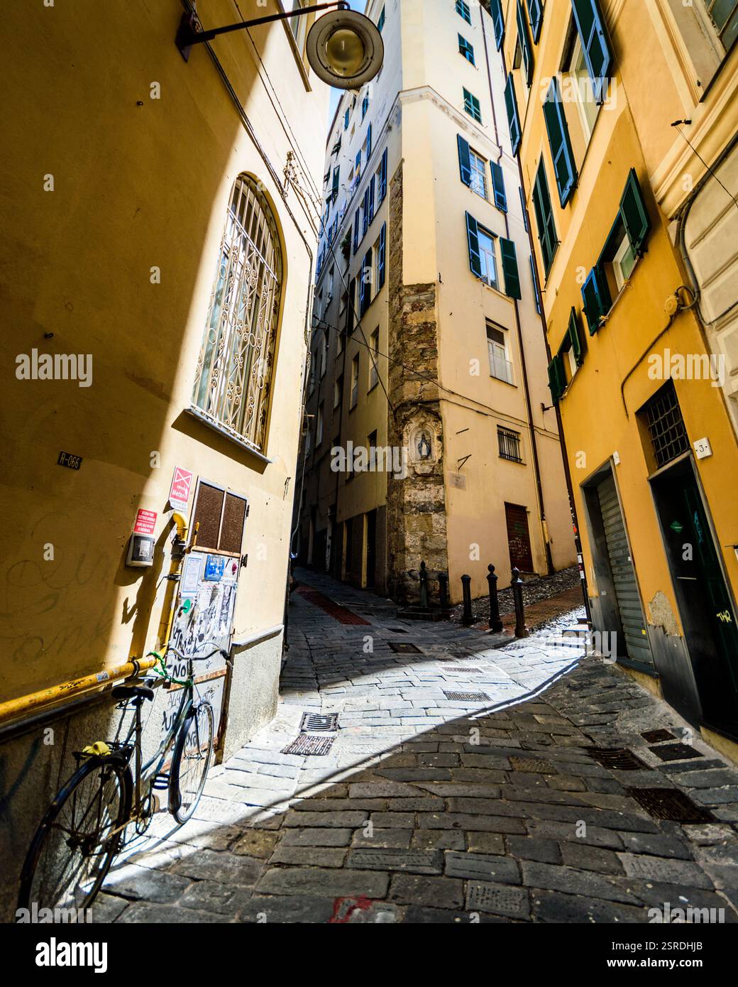 Genoa, its alleys and its palaces Stock Photo - Alamy