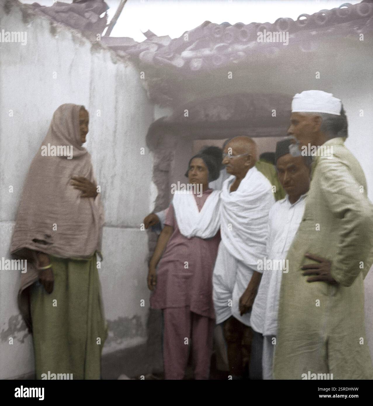 Mahatma Gandhi meeting crying woman during peace march, Bihar, India ...
