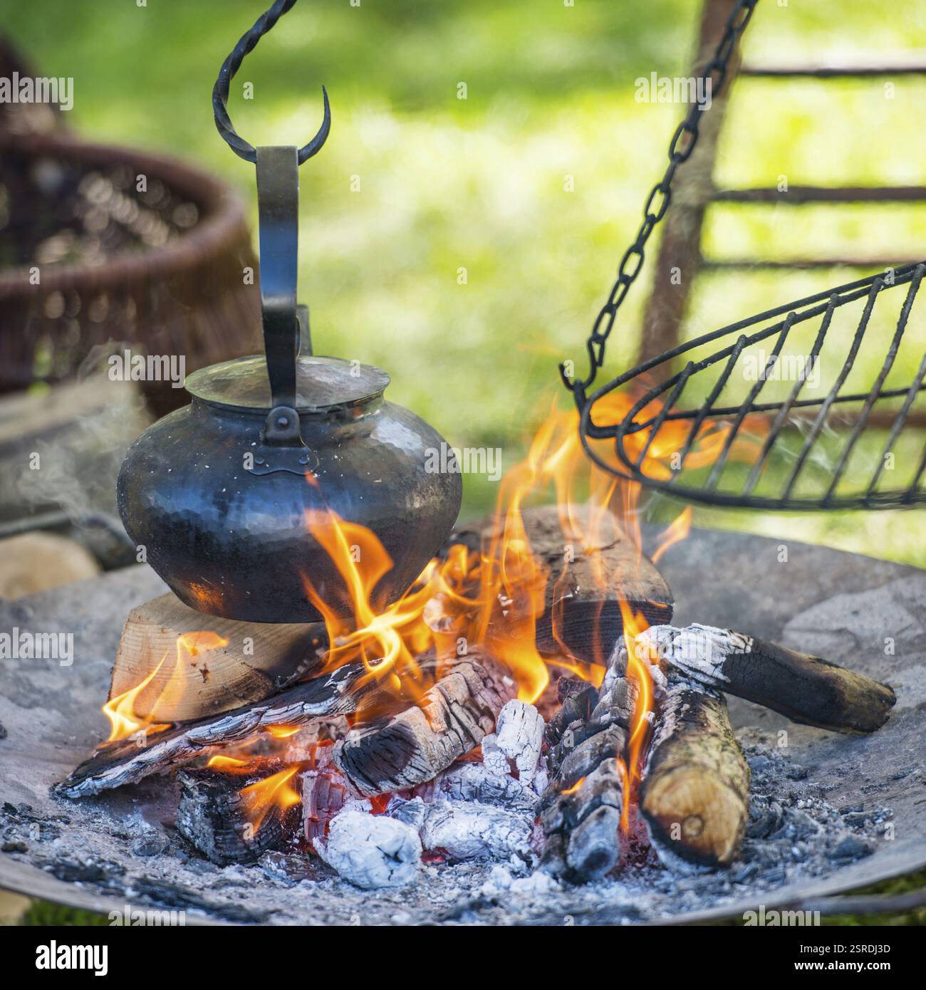 Pot over open flame hi-res stock photography and images - Alamy