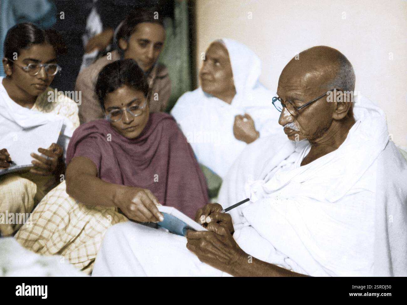 Mahatma Gandhi writing first message after ending last fast, New Delhi ...