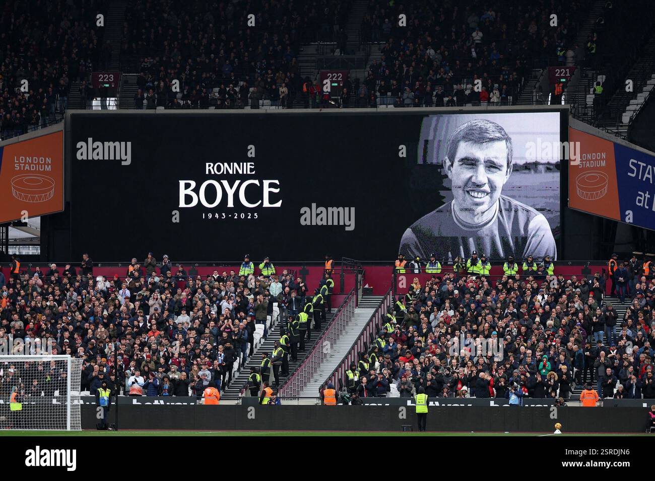 London Stadium, London, UK. 15th Feb, 2025. Premier League Football ...