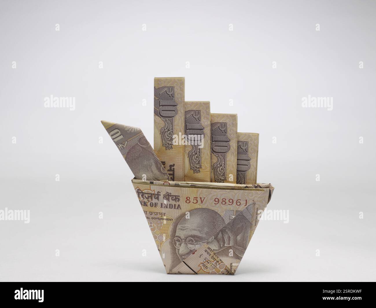 Origami currency India Stock Photo - Alamy