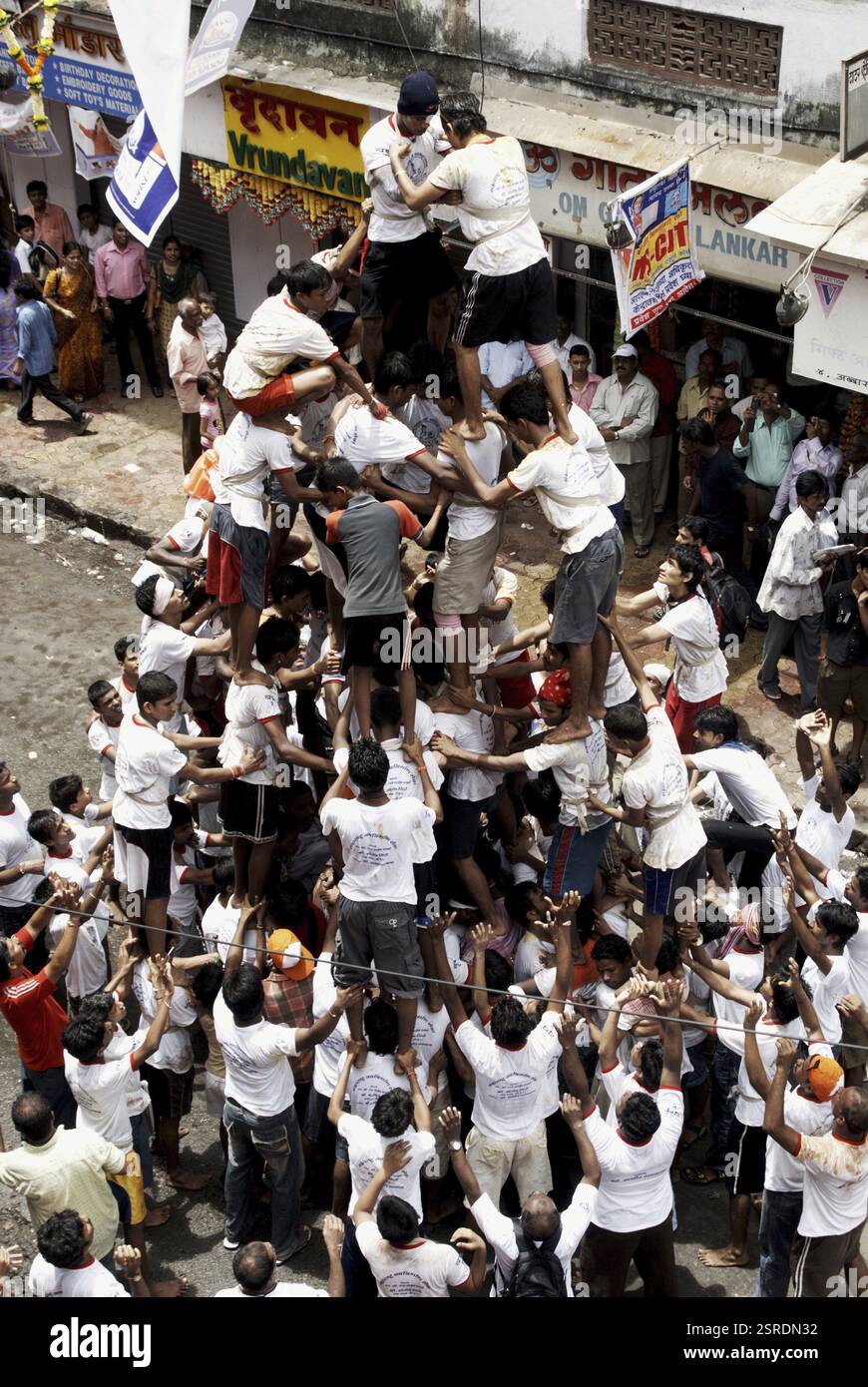 Govinda Breaking Dahi Handi Human Pyramid Festival Mumbai Maharashtra ...