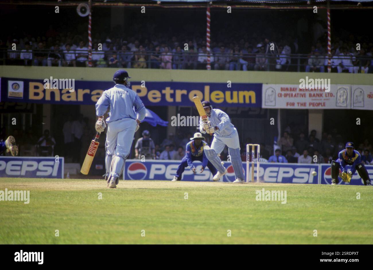 Indian crowd cricket stadium hi-res stock photography and images - Alamy