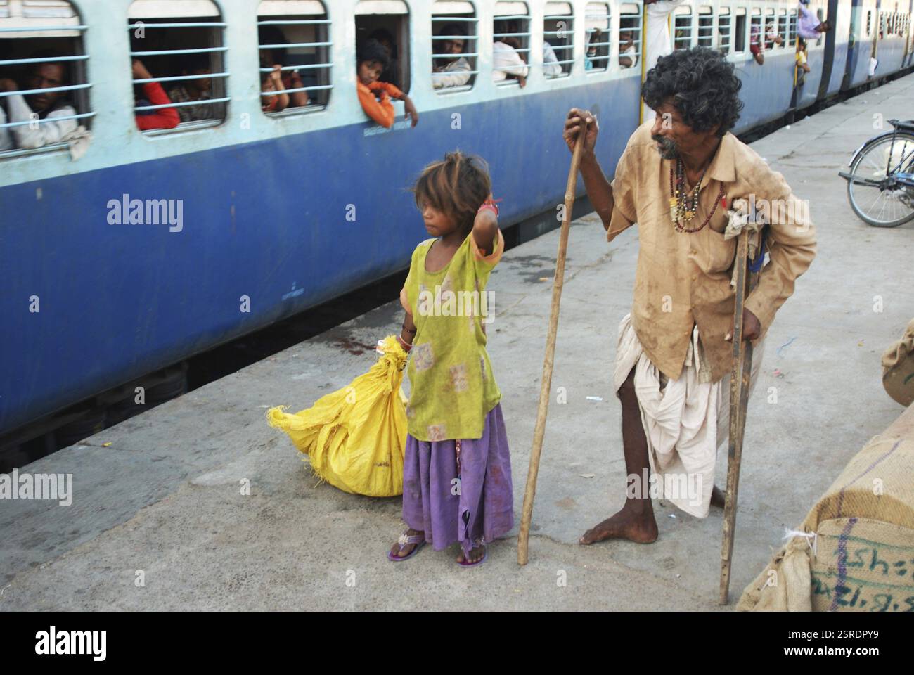 Poor father and daughter looking at running train on platform, Jodhpur ...