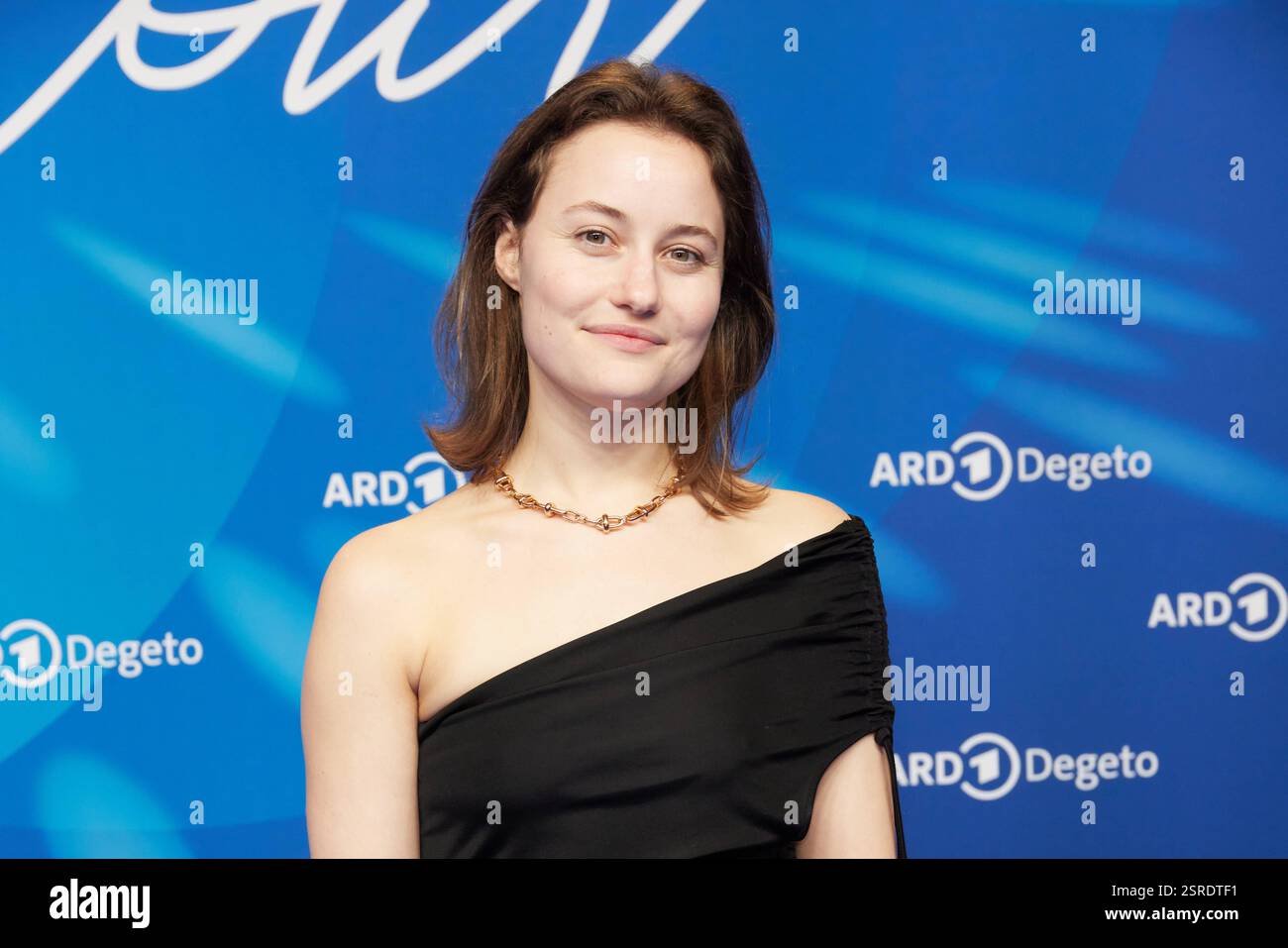 Dominique Devenport - Gaesteankunft zum ARD Blue Hour Empfang 2025 im Hotel Telegraphenamt in ...