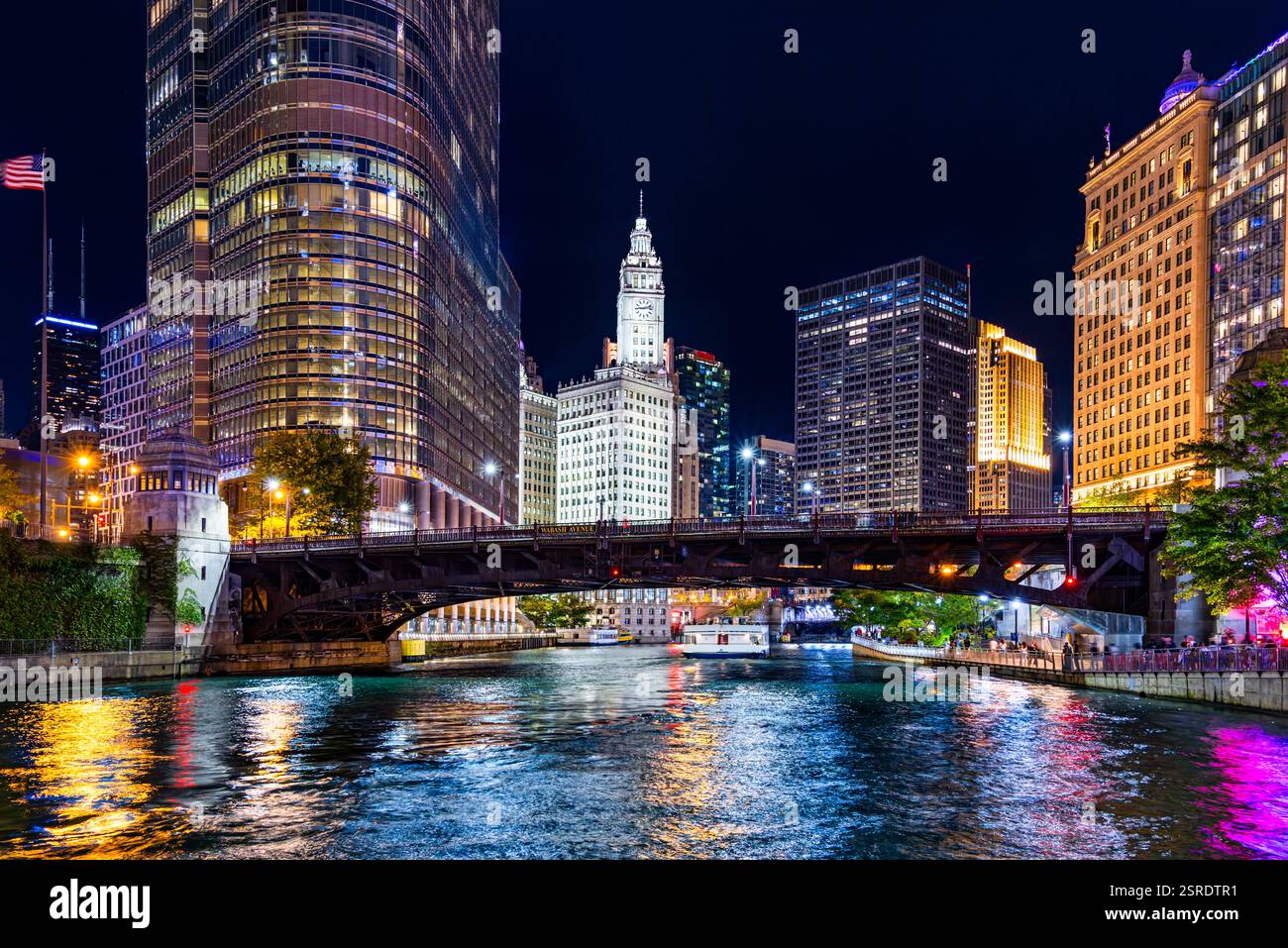 Chicago, Illinois skyline from the Wabash Avenue bridge Stock Photo - Alamy