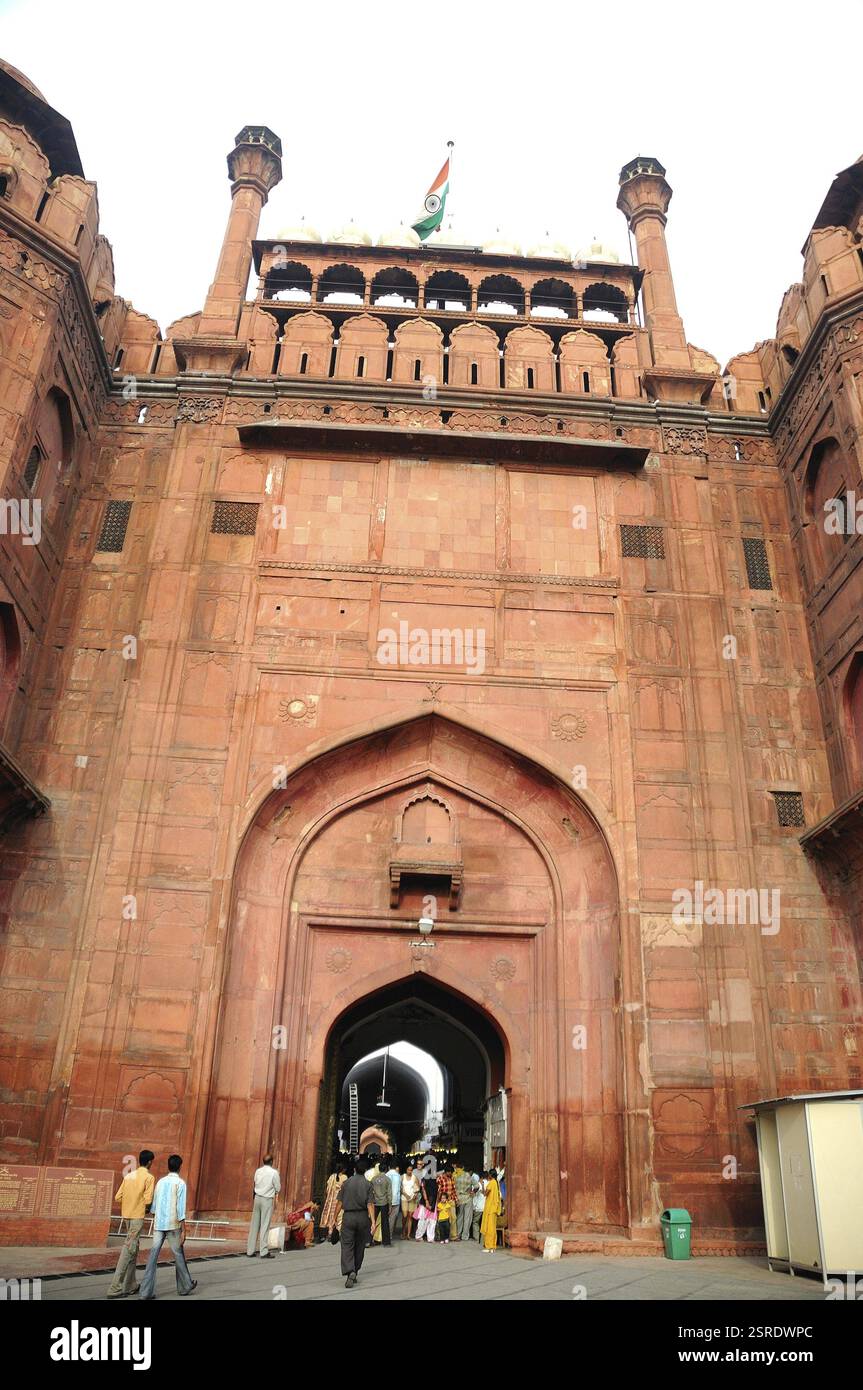 Main entrance fortress castell hi-res stock photography and images - Alamy